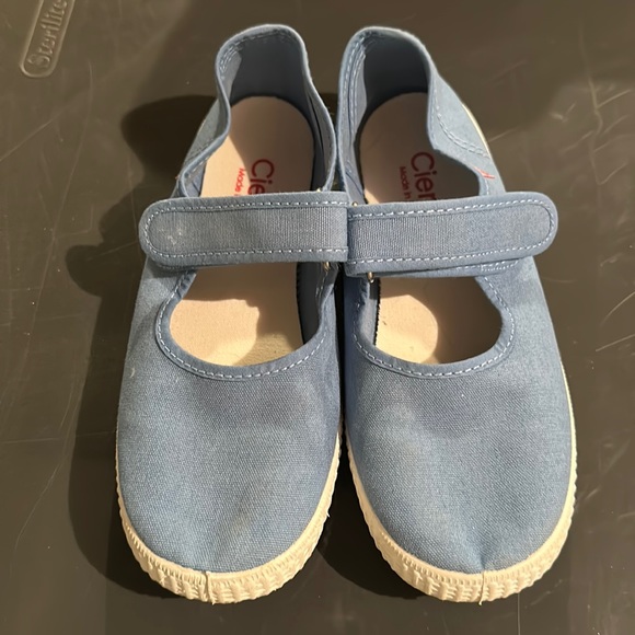 Cienta | Shoes | Cienta Girl Size 2 Shoes These Smell So Good | Poshmark